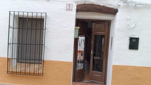 Casa Menut Is A Family Friendly 150-year-old House In The Heart Of Lliber - Orba