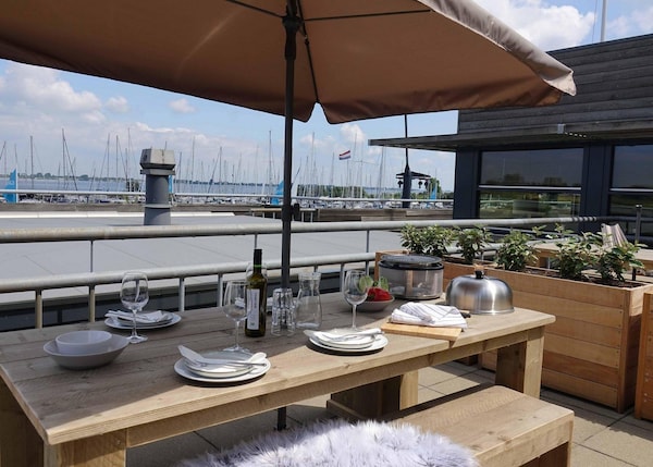 Luxuriöses Apartment Im Ersten Stock Mit Eigener Terrasse Und Blick Aufs Wasser. - Hellevoetsluis