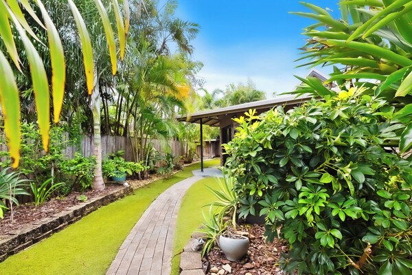 Green Cottage - Pet & Child Friendly - Clifton Beach