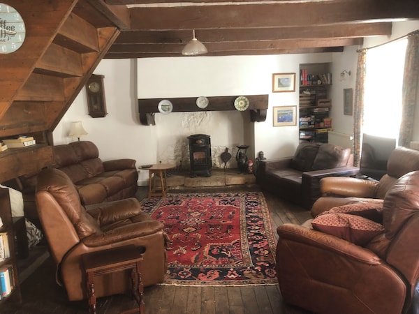 Beautiful Secluded Converted Breton Farmhouse With Pool\ngenerous Grounds/gardens - Bretagna