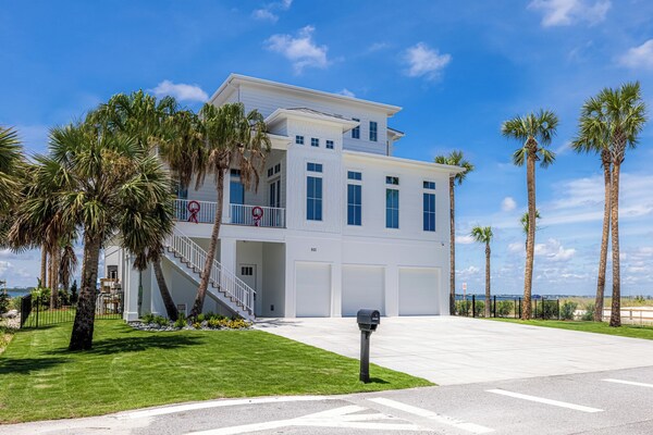 Luxury Sound-view Escape With Private Pool, Hot Tub, And Stunning Amenities! - Pensacola Beach, FL