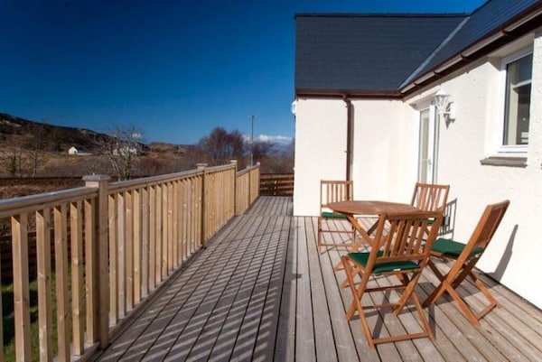 Mallaig Cottage - Harry Potter Steam Train Passes At Bottom Of Garden - Mallaig