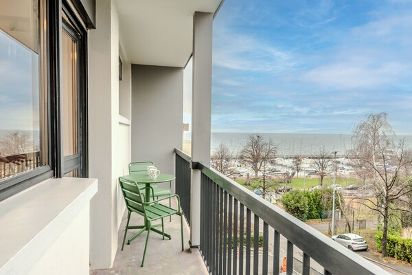 Beautiful 2-bedroom Apartment In Evian-les-bains With View Of Lake Geneva - Évian-les-Bains