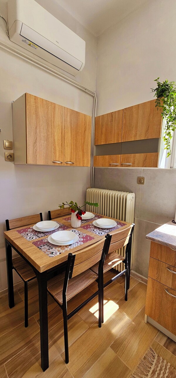 Cozypolis - Wonderful 2-bedroom House With Ac, Wifi In Beautiful Petroupoli - Ано-Льосия