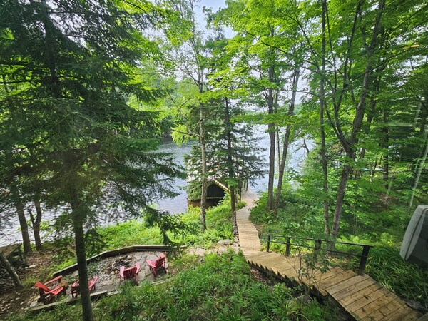 Lake Of Bays Getaway -Waterfront Cottage With Scenic Rooftop Boathouse - Algonquin Provincial Park