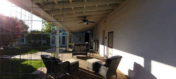 Historic Firehouse Converted To A 2-bedroom Welcoming Downtown Chandler - Gilbert, AZ