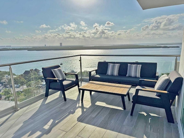 Ph Combo #314: 8 Br/7bth - Beachfront - Hotel Zone On The Beach! - Cancún