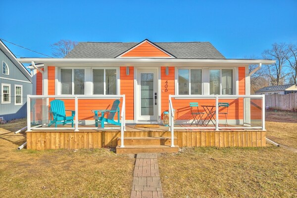 Scott Mcgillvary's Beachside Abode Across From Stunning Bay Beach. New Hot Tub! - Fort Érié