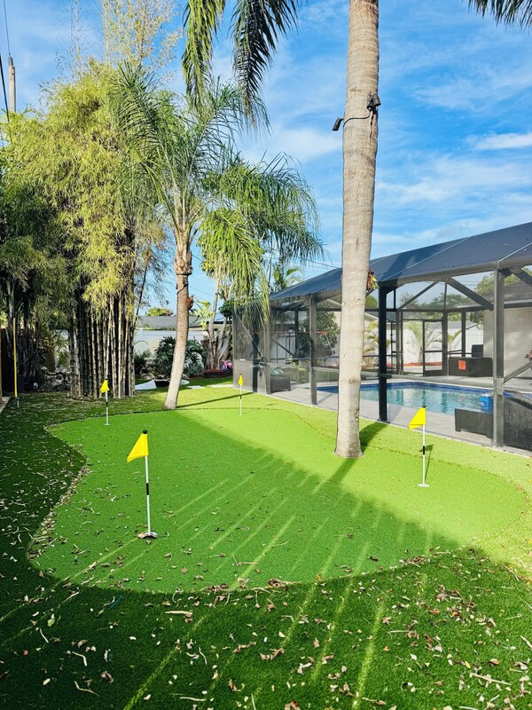 Tropical Luxury Retreat With Warm Pool, Spacious 5-bedroom & Mini Golf - West Palm Beach, FL