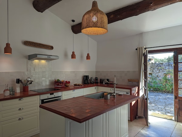 Traditional Farmhouse In The Heart Of Nature - Gordes