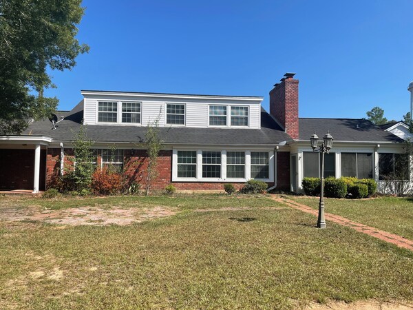Spacious Retreat With Room For Large Groups! 2 Living Areas And A Large Kitchen. - Candy Cane Lane, Calhoun