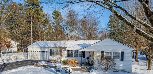 Lovely 3-bedroom Ranch In Prime Location - Saratoga Springs, NY