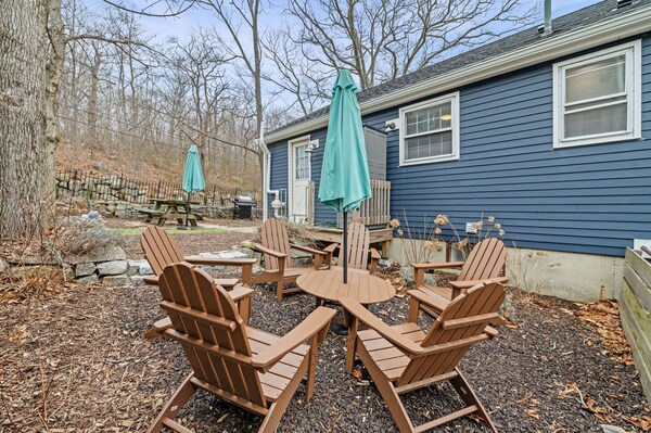 4 Br Home L Walk To Beaches & Downtown L Reserved Parking & Beach Gear Included - Front Beach, MA