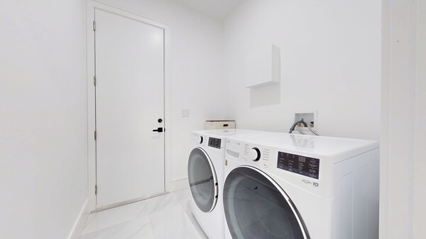 Ultra Luxurious & Modern Minimalist Suite - 旺市