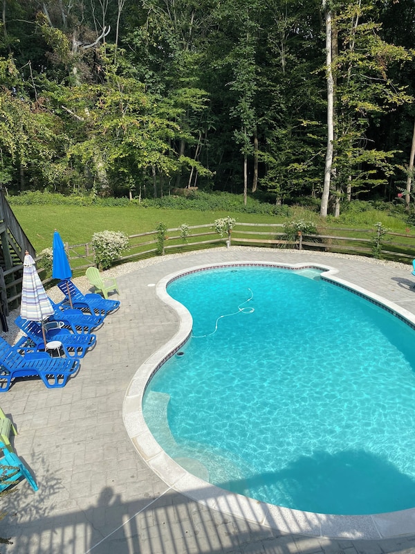 Relax In The Woods With Your Own Private Pool - 4 Br House That Sleeps Up To 12. - Havre de Grace, MD