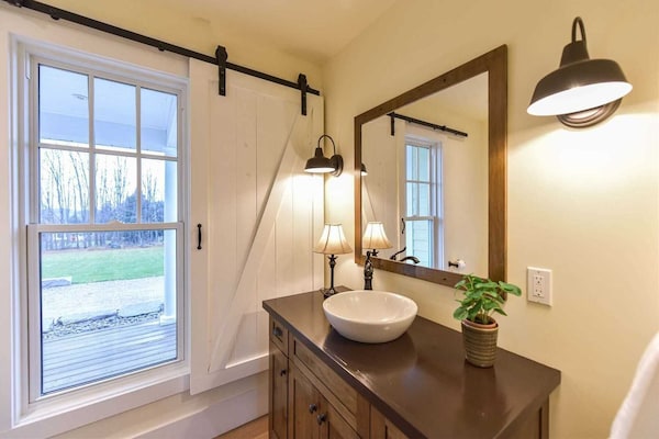 Cottage Style Home With The Immunities Near To City And Nature - Orillia