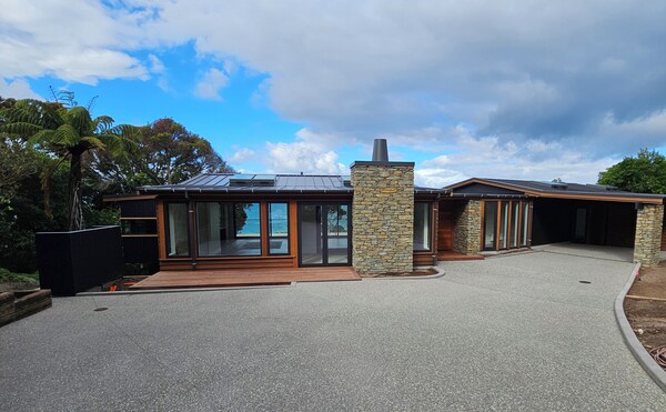 Luxury Retreat For Two Beside The Great Lake - Lake Taupo