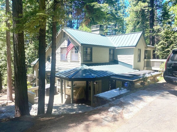 Charming 4-bedroom Cabin A Few Minutes From Pinecrest Lake In Fabulous Long Barn - Strawberry, CA
