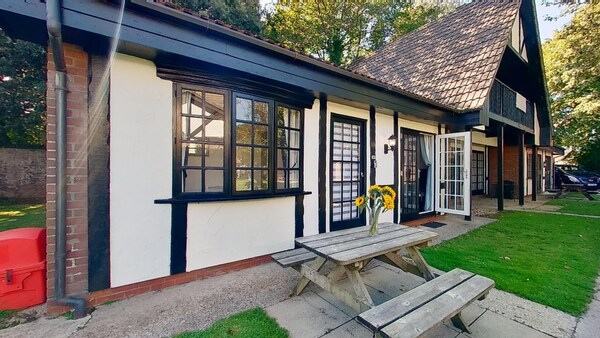 A Comfortable Holiday Bungalow Which Is Located Within The Grounds Of Tolroy Manor - Gwithian