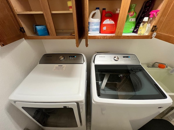 Family Fun! Games, 1g Fast Wifi, 1 King, 2 Queens, & Sofabed, Sleeps 8 In Rogers - 羅傑斯