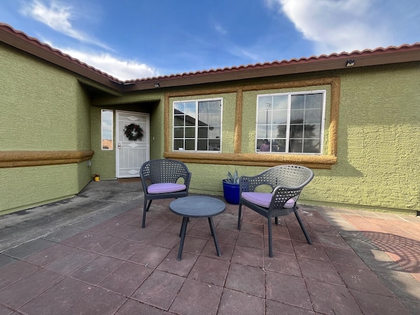 Charming, 3-bedroom House In Henderson 6 Miles From Lake Mead. - Henderson
