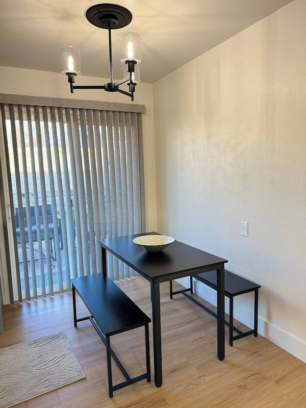 Newly Renovated 2br Retreat\n\n - Rancho Cordova, CA