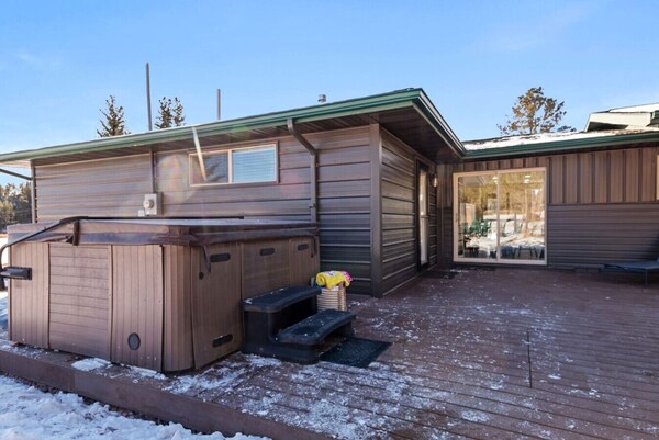 Custer Gem, Hot Tub, Games, Spacious - South Dakota
