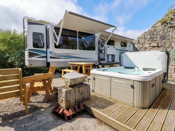 Tickeydoo, Tor Down Quarry, Pet Friendly, With Hot Tub In St Breward - Port Isaac