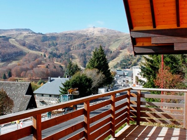 Unique Chalet Near Slopes, Sleeps 9, Original Artworks - Lac Chambon