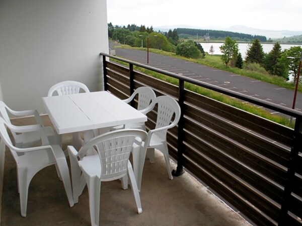 Superbe T2 Cabine Avec Terrasse Et Parking à Super Besse - Lac Chauvet