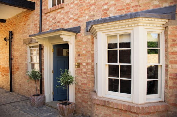 Elegant Sumptuously Decorated Town House Located In Towcester, Northamptonshire - Towcester