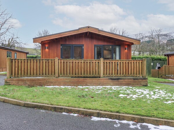 Dovestone Luxury Lodges (Sleeps 4)- Pet Free In Greenfield - Lancashire