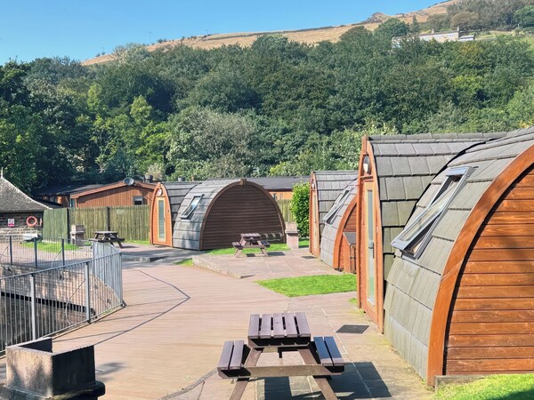 Lakeside Pods - Pets Welcome, Pet Friendly In Greenfield - Oldham