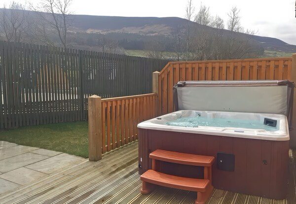 Dovestone Luxury Lodges (Sleeps 4) - Pets Welcome In Greenfield - West Yorkshire
