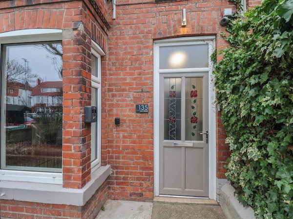 Sail Lodge, Pet Friendly, Country Holiday Cottage In Scarborough - Scarborough