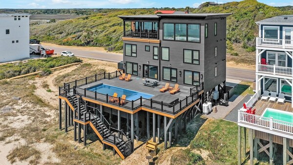 Brand New 11br 10.5ba Oceanfront,pool,elevator,hot Tub,dog Friendly,sleeps26 - Oak Island, NC