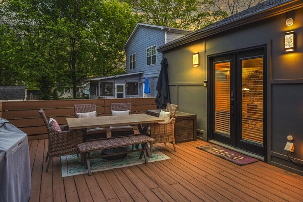 Hot Tub | Fully-fenced Yard |The Bubbly Suite - Atlanta