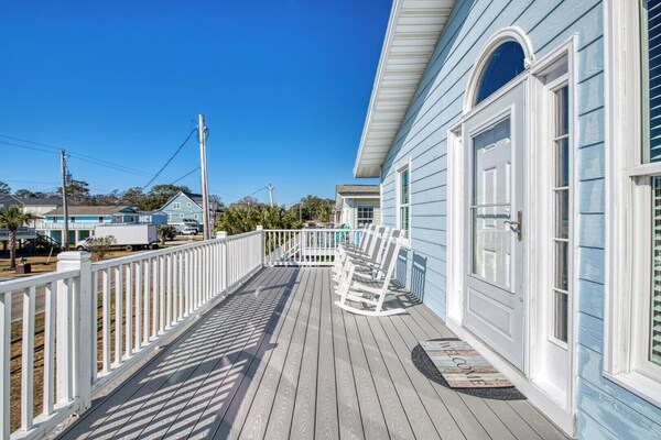 Cozy Five Bedroom, Two Bath Beach Cottage Steps To The Beach - Garden City