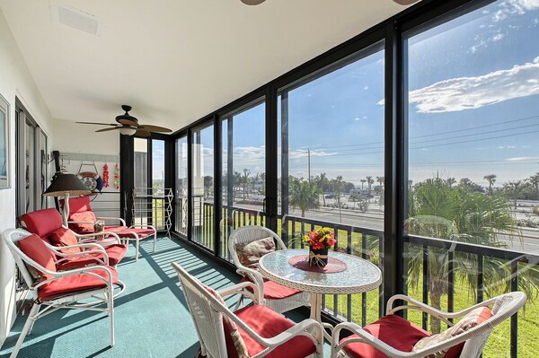 Siesta Key Beach Sleeps 10 4 Bed 3.5 Bath With Gulf Views Steps Beach - Siesta Key, FL