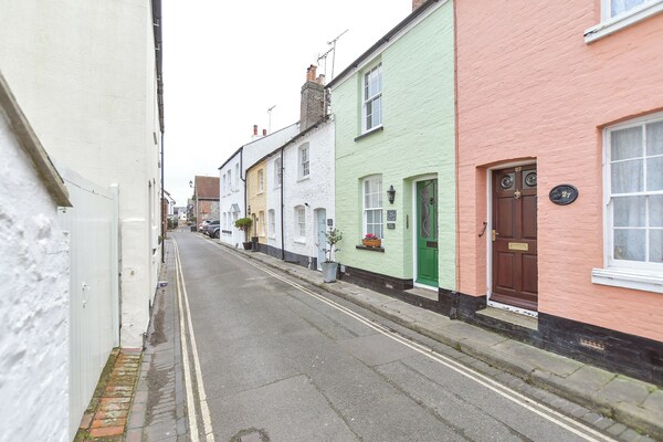 Dove Cottage Arundel-waterside Terrace*central*tranquil*luxurious* Parking - Arundel