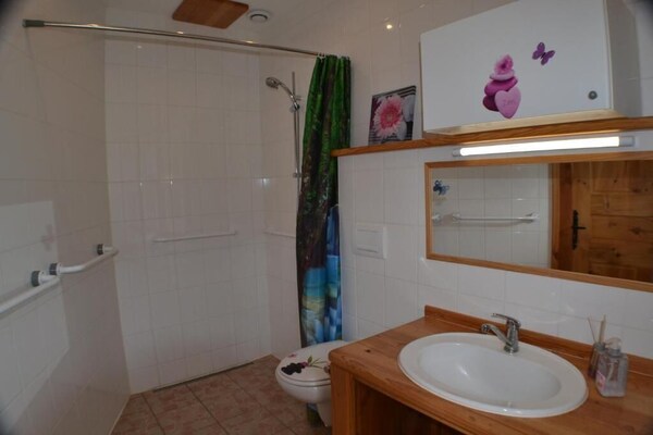 Petit Chalet De 18m2 à Deux Pas Des Cascades, Dans Un Lieu Reposant! - Ariège