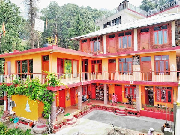 Om Yoga Ashram For Best And Affordable 6 Days Yoga Meditation Retreat H.p India - Dharamshala