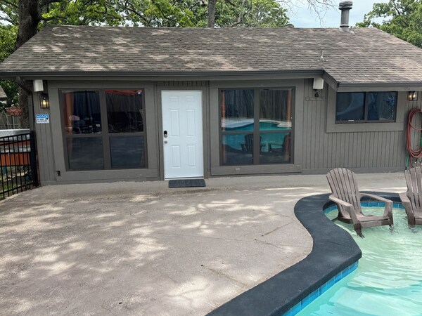 Secluded Studio-style 1-bed/1-bath Poolhouse With Pool In Southern Hills/tulsa - Tulsa, OK
