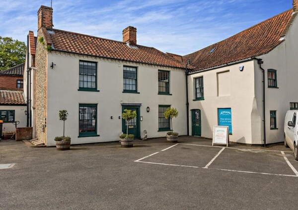 Holt Norfolk Spacious Town Centre Apartment - Norfolk Coast Short Drive - Blakeney