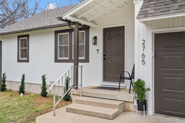 New! Cozy Home In Great Location: Pet Friendly, No Cleaning Fee! - Springfield, MO