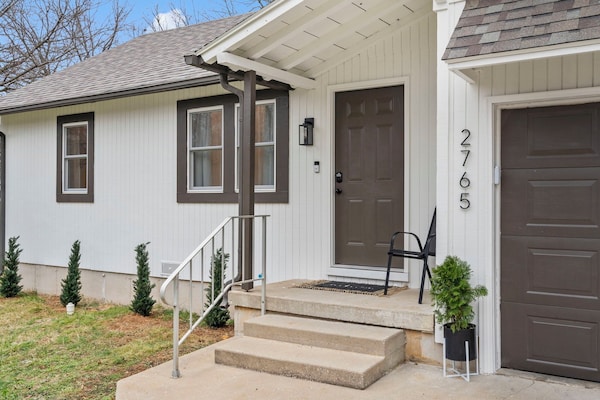 New! Cozy Home In Great Location: Pet Friendly, No Cleaning Fee! - Springfield, MO