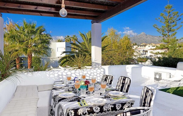 Bonita Casa De 3 Dormitorios En. - Marbella