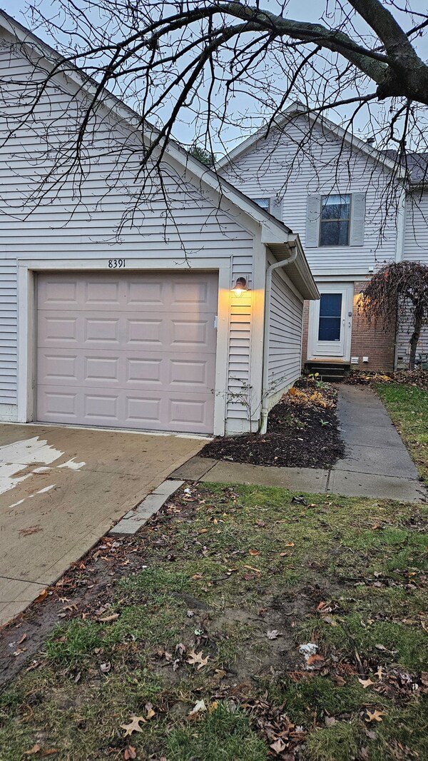 N. Columbus Townhome With 3bd, 2.5ba, Centrally Located! - 폴라리스