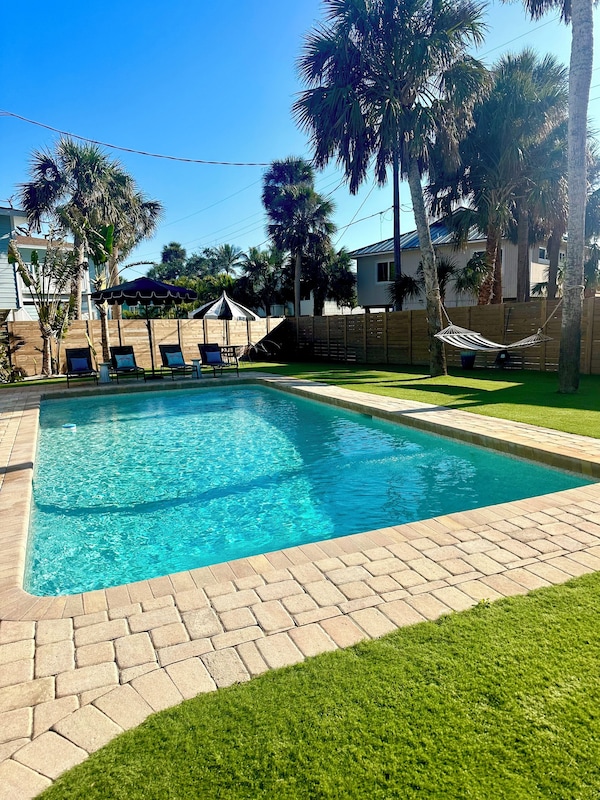 Charming 2-bedroom House With Pool In Fort Myers Beach Walking Distance To Beach - Fort Myers Beach, FL