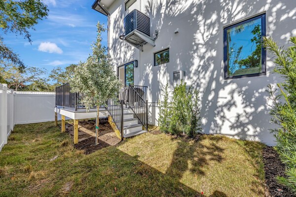 New Downtown Gem #1 W/fenced Yard & Grill- Main St - Dunedin, FL
